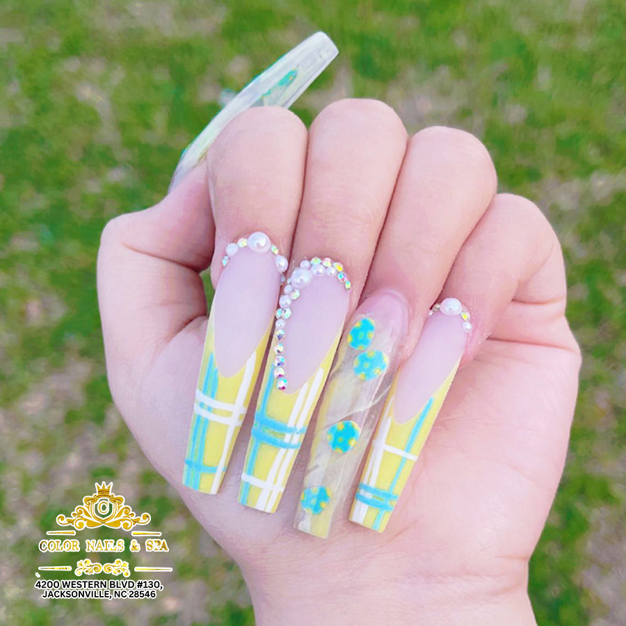 Color Nails & Spa